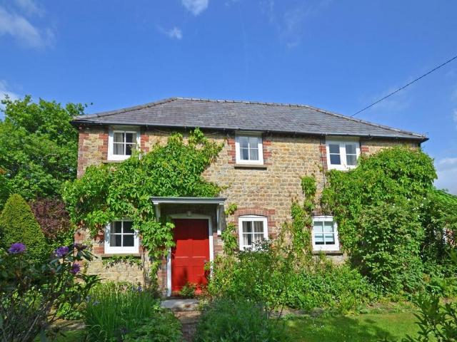 2 bedroom detached house for sale