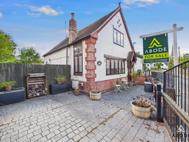 2 bedroom detached house for sale