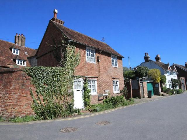 2 bedroom detached house for sale