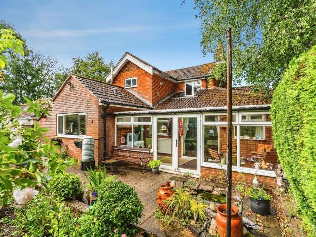 2 bedroom detached house for sale