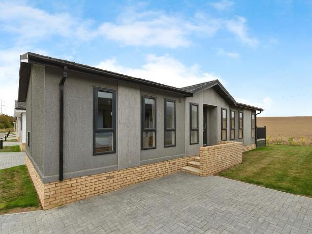 2 bedroom detached house for sale