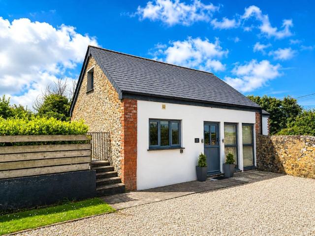 2 bedroom detached house for sale