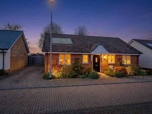 2 bedroom detached house for sale