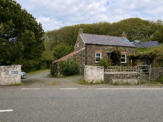 2 bedroom detached house for sale