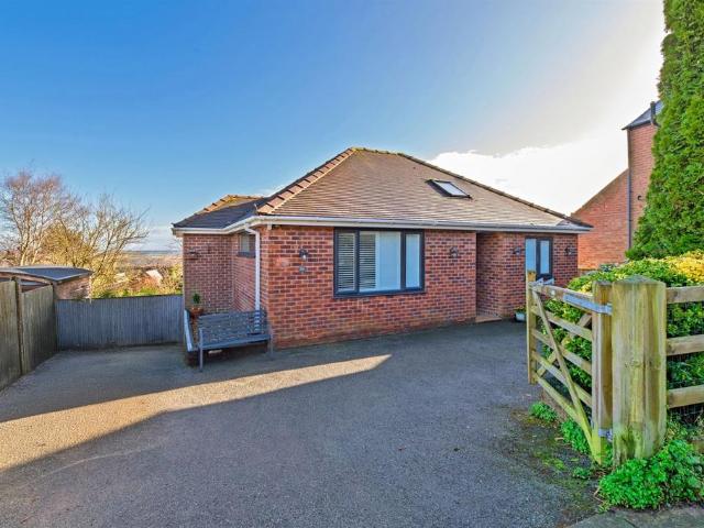 2 bedroom detached house for sale