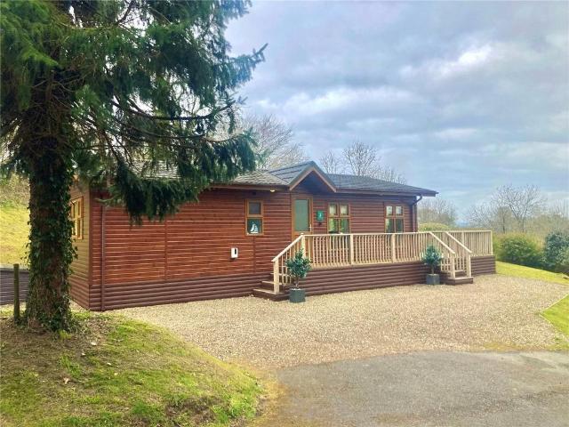 2 bedroom detached house for sale