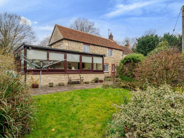 2 bedroom detached house for sale