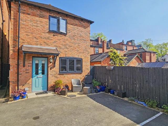 2 bedroom detached house for sale