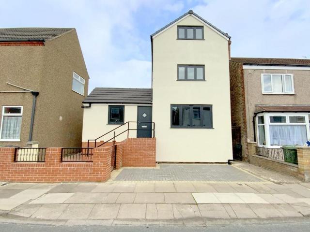 2 bedroom detached house for sale