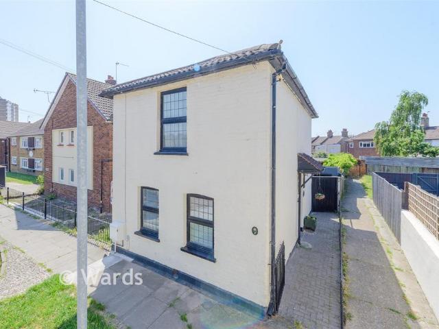 2 bedroom detached house for sale