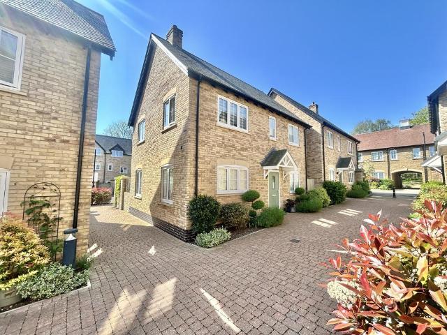 2 bedroom detached house for sale