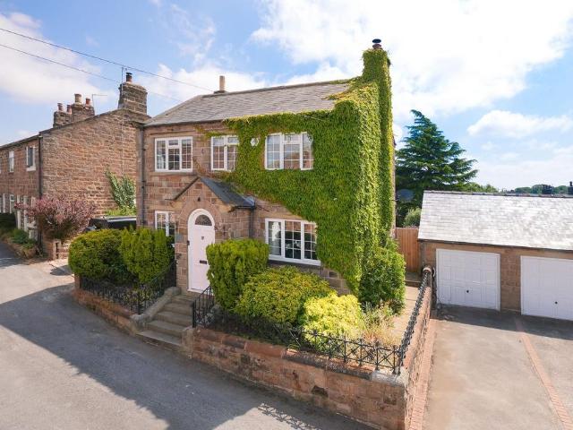 2 bedroom detached house for sale