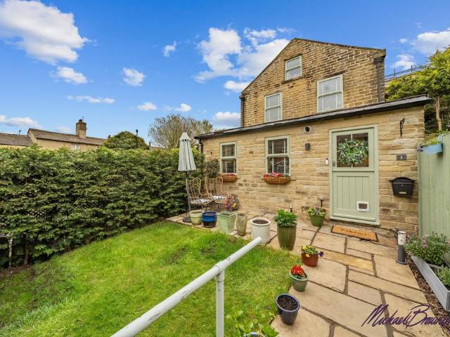 2 bedroom detached house for sale