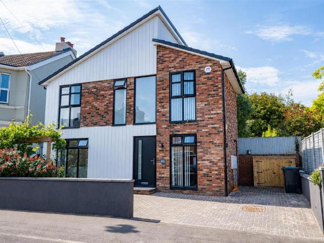 2 bedroom detached house for sale