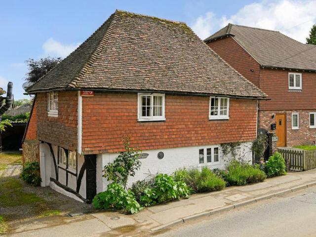 2 bedroom detached house for sale