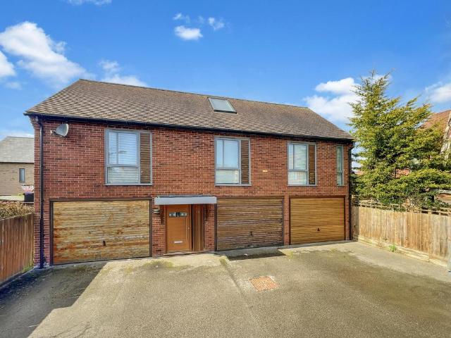 2 bedroom detached house for sale