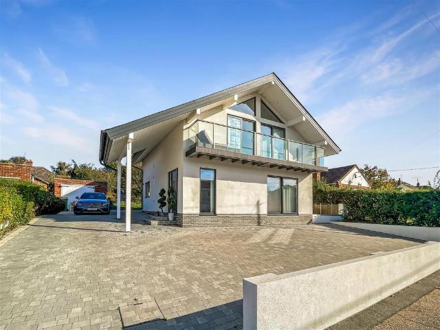 2 bedroom detached house for sale