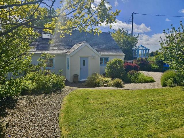 2 bedroom detached house for sale