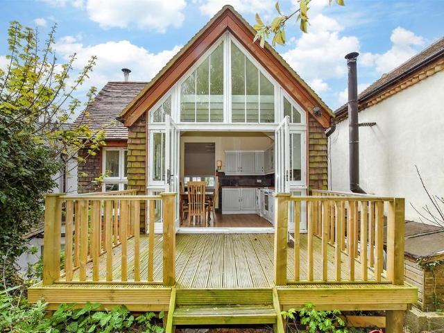 2 bedroom detached house for sale
