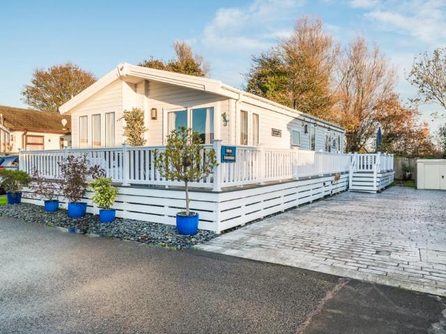 2 bedroom detached house for sale