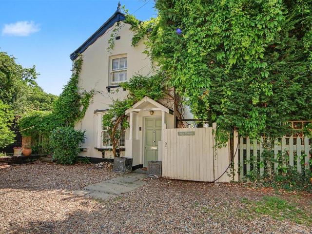 2 bedroom detached house for sale
