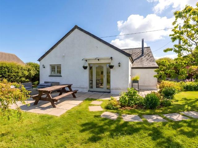 2 bedroom detached house for sale