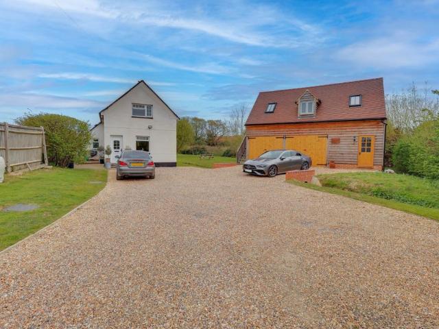 2 bedroom detached house for sale