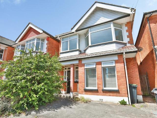 2 bedroom detached house for sale