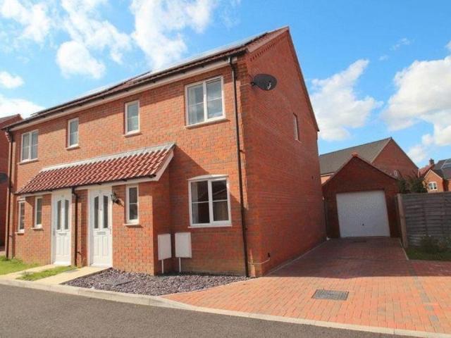 3 bedroom semi detached house for sale