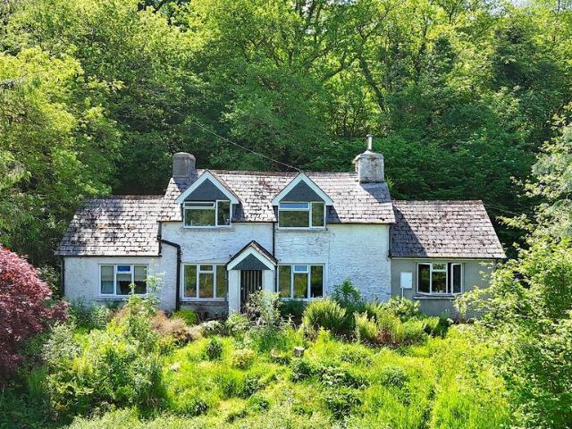 2 bedroom detached house for sale