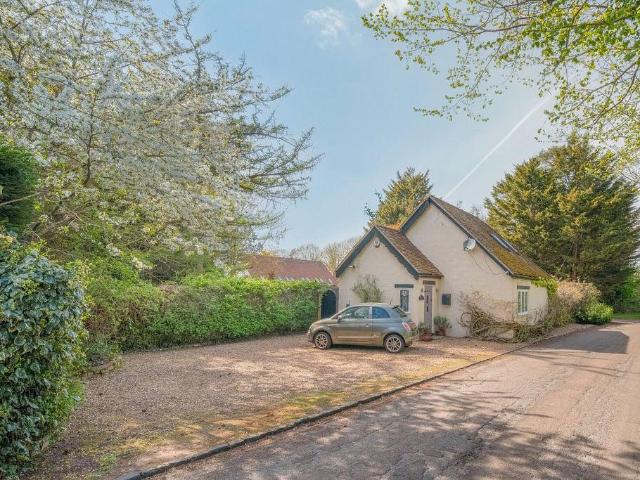 2 bedroom detached house for sale