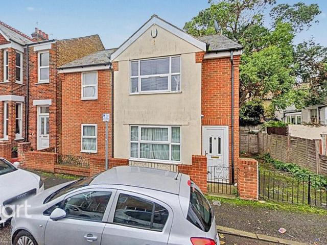 2 bedroom detached house for sale