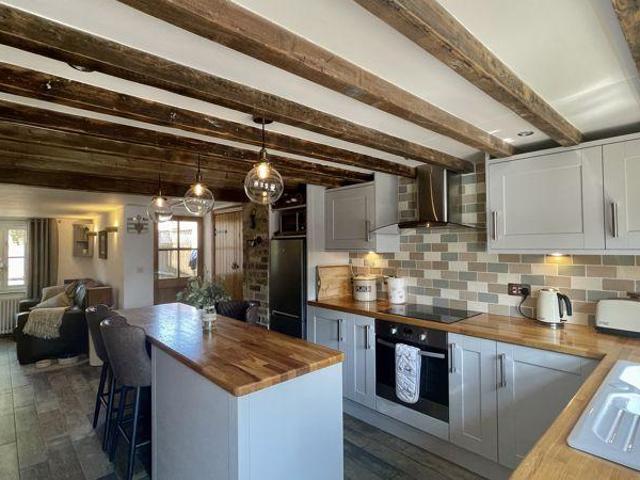 2 bedroom detached house for sale
