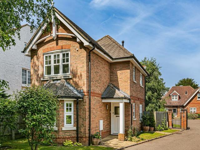 2 bedroom detached house for sale