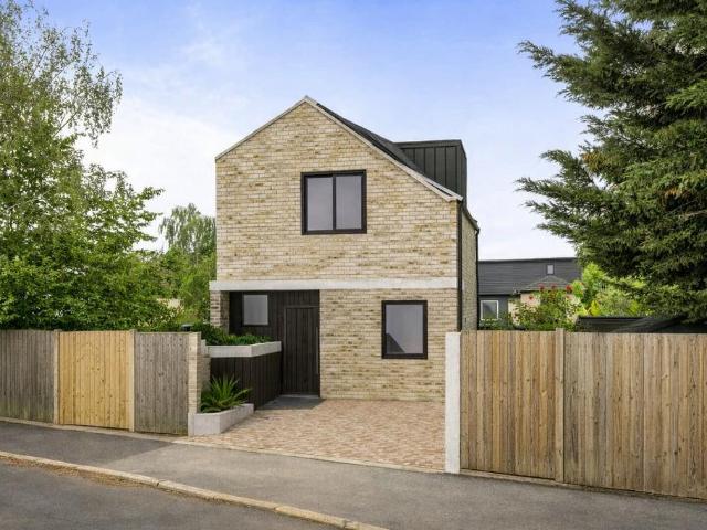 2 bedroom detached house for sale