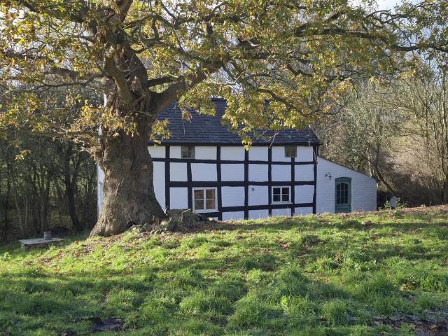 2 bedroom detached house for sale