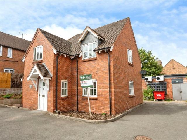 2 bedroom detached house for sale