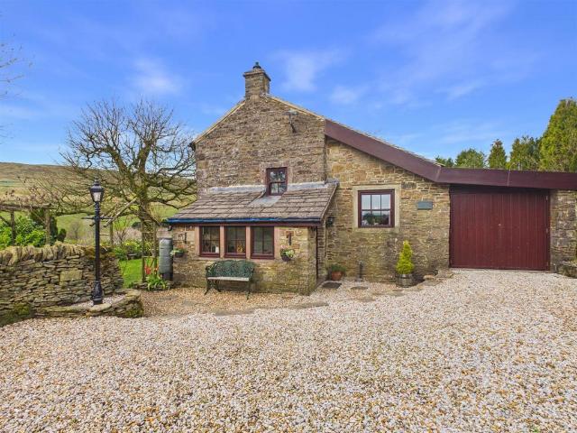 2 bedroom detached house for sale