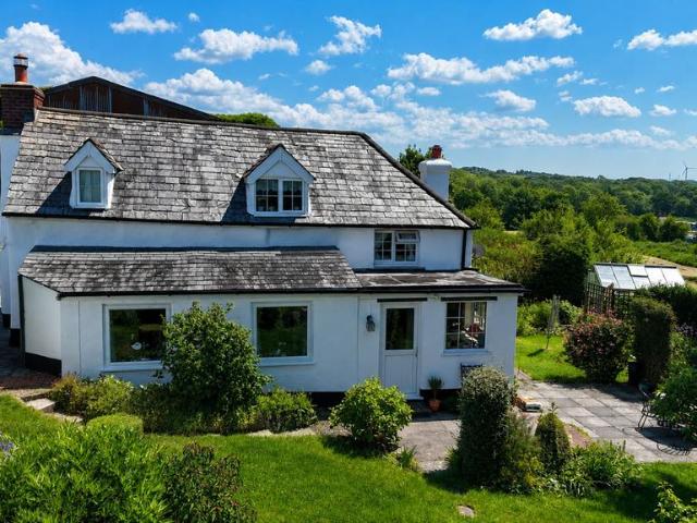 2 bedroom detached house for sale