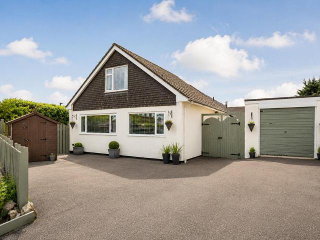 2 bedroom detached house for sale
