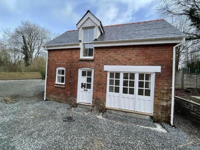 2 bedroom detached house for sale