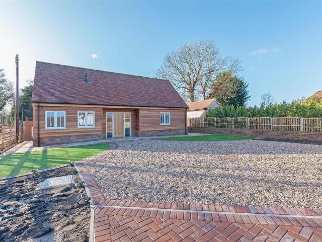 2 bedroom detached house for sale
