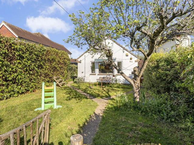2 bedroom detached house for sale