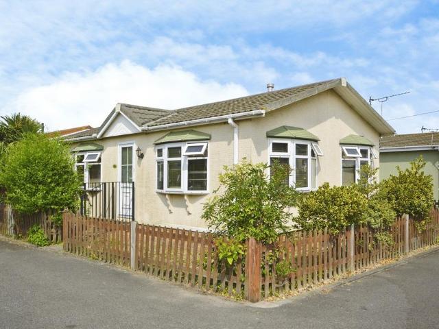 2 bedroom detached house for sale