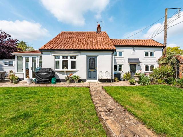 2 bedroom detached house for sale