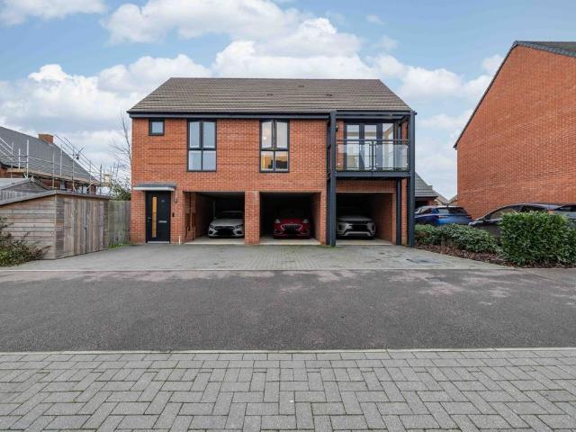 2 bedroom detached house for sale