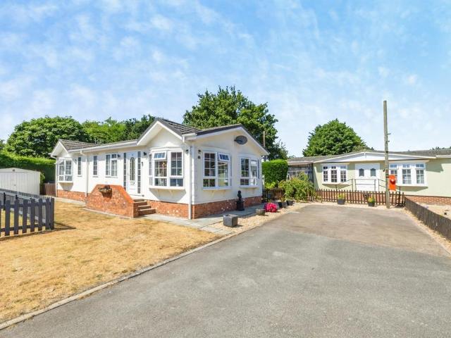 2 bedroom detached house for sale
