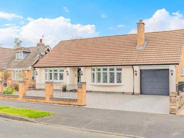 2 bedroom detached house for sale