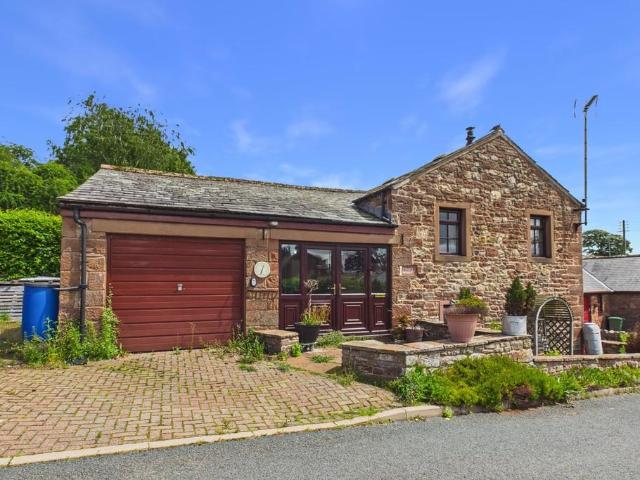 2 bedroom detached house for sale