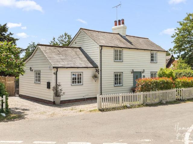 2 bedroom detached house for sale